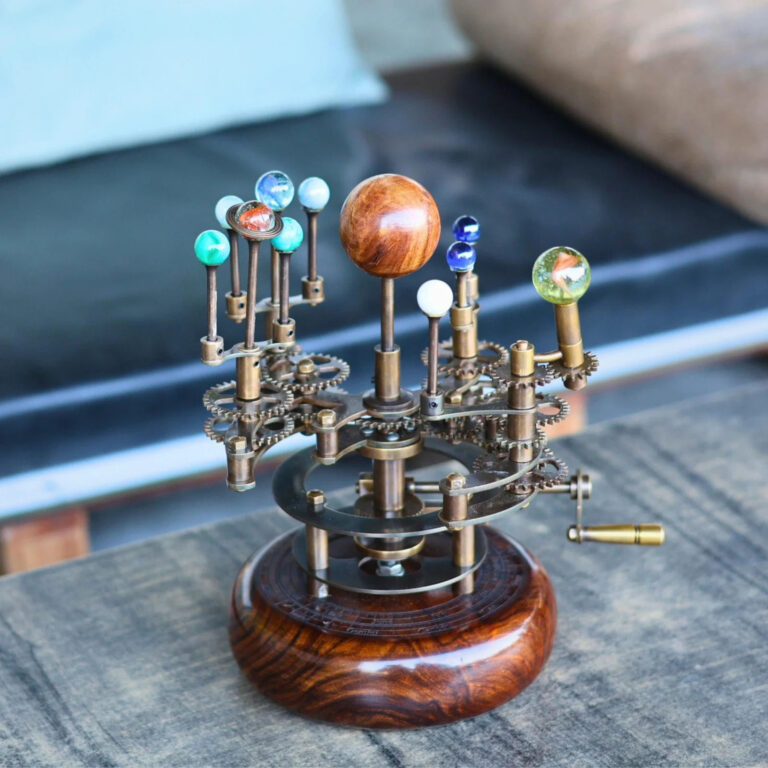 Antique Solar System Model - CRAOB